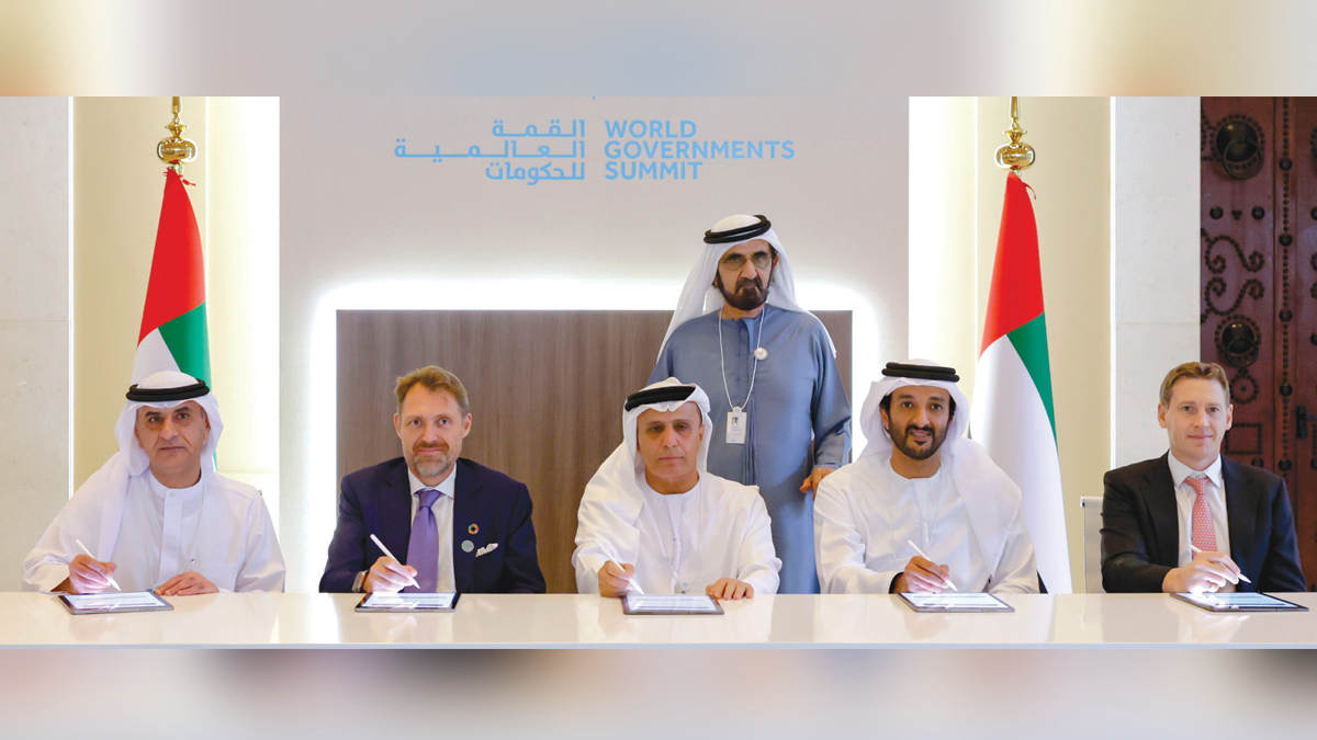 محمد بن راشد يشهد توقيع اتفاقية إطلاق التاكسي الجوي بدبي 2026